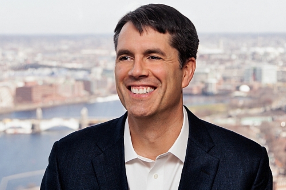 Bain credit veteran Davies retires